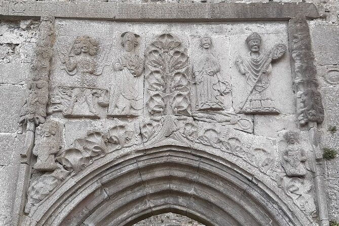 Sean's Bar, Athlone Castle and Clonmacnoise Monastery - A Closer Look at the Tour Experience
