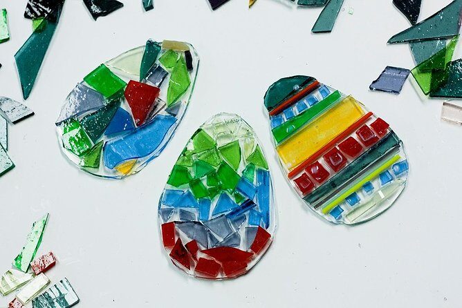 Seasonal Glass Decor Workshop - Authenticity and Artistic Touches