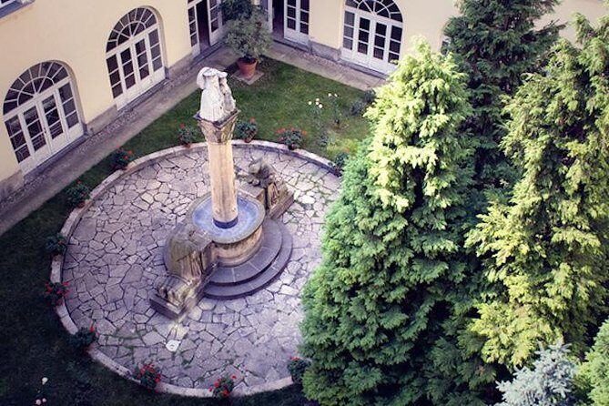 Secret Gardens and Squares Downtown | Walking Tour of Budapest - Exploring Budapest’s Hidden Garden World