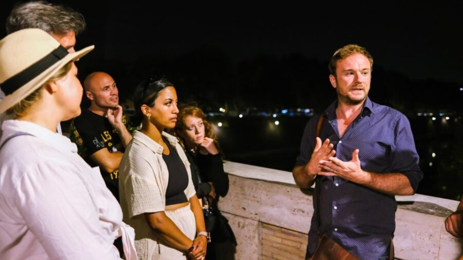 Secrets of Rome: Historical True Crime Small Group Tour - Analyzing the Stops