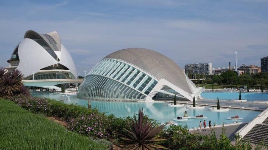 See Port Saplaya + City of Arts and Sciences on a Bike Tour - The Experience from the Traveler’s Perspective