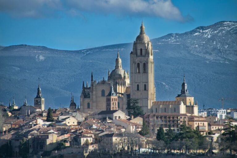 Segovia: Private City Walking Tour with Alcázar of Segovia - The Experience in Perspective