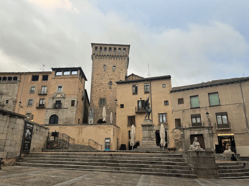 Segovia: private tour with Alcazar, Cathedral and wine tasting - Practical Tips for Travelers
