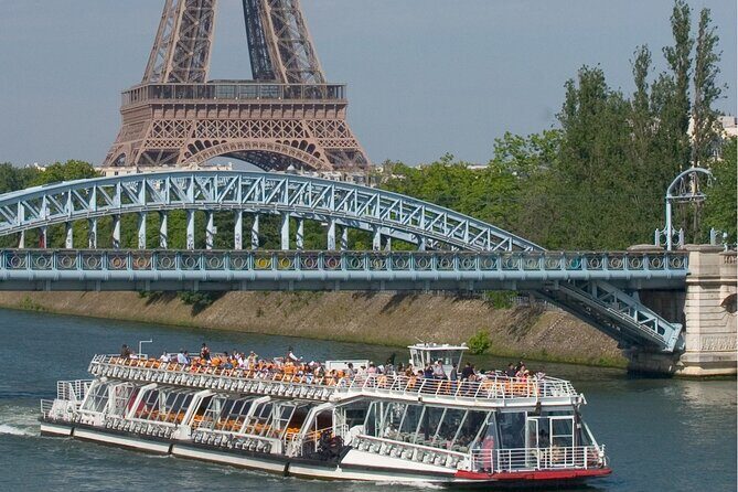 Seine River Cruise flexible ticket with Audio in Paris - 1 Hour - In-Depth Look at the Itinerary