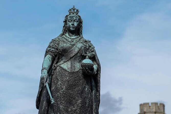 Self-Guided Walking Tour of Windsor Town with Mobile App - The Long Walk and Royal Views