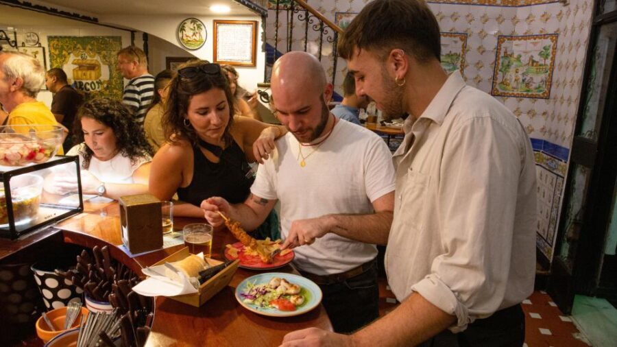 Sevilla: Tapas Walking Tour with Flamenco Show in Triana - Deep Dive into the Itinerary
