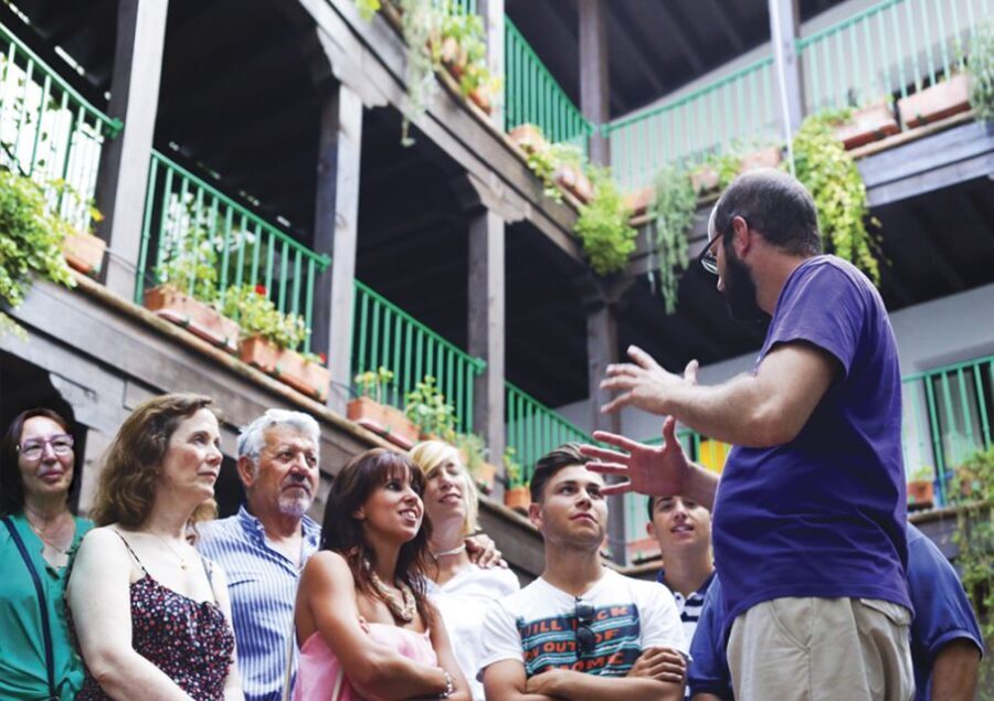 Seville: 1-Hour Walking Tour Barrio de Santa Cruz - The Itinerary: What You Can Expect