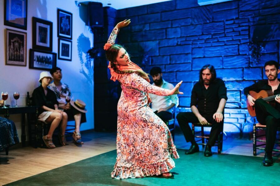 Seville: Baraka Sala Flamenca Show with Drink in Triana - The Details: What to Expect on the Tour
