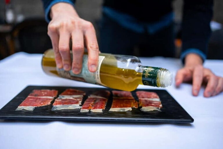 Seville: Cathedral and Giralda Guided Tour with Tapas - Tasting Spain: The Tapas Experience