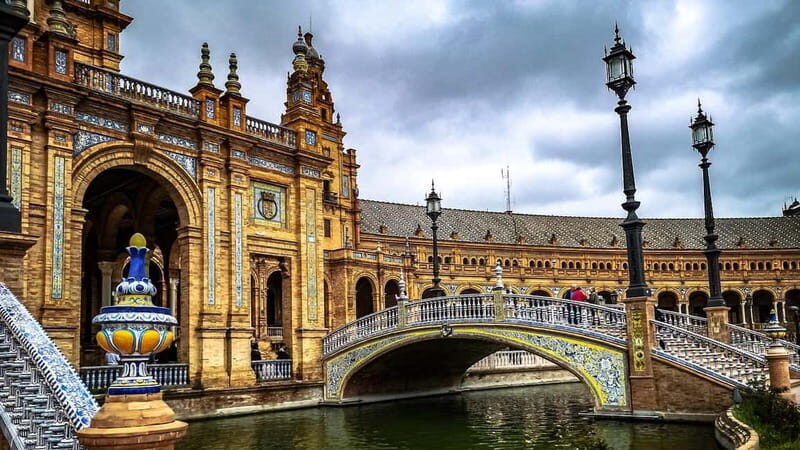 Seville: Exclusive City Highlights Tour with Guide - Why the Outdoor-Only Approach Works