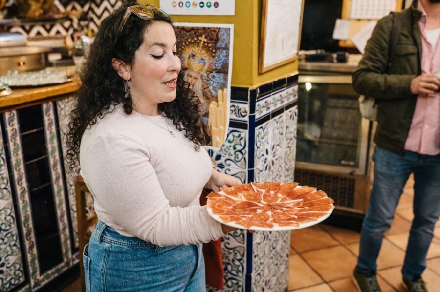 Seville: Triana Neighborhood Evening Tapas Tour - Second Stop: Bar Restaurante Miami