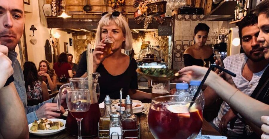 Sightseeing Barcelona by Bike, Photo-shooting & Tapas - Port Vell: The Vibrant Waterfront
