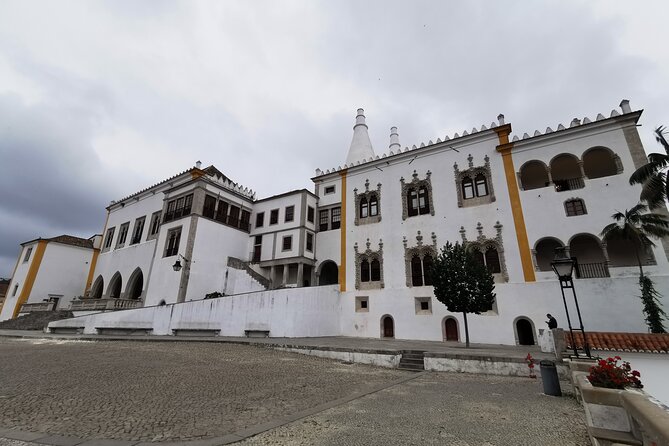 Sintra with 4 Palace Guided Tour, Private Full Day - Key Points