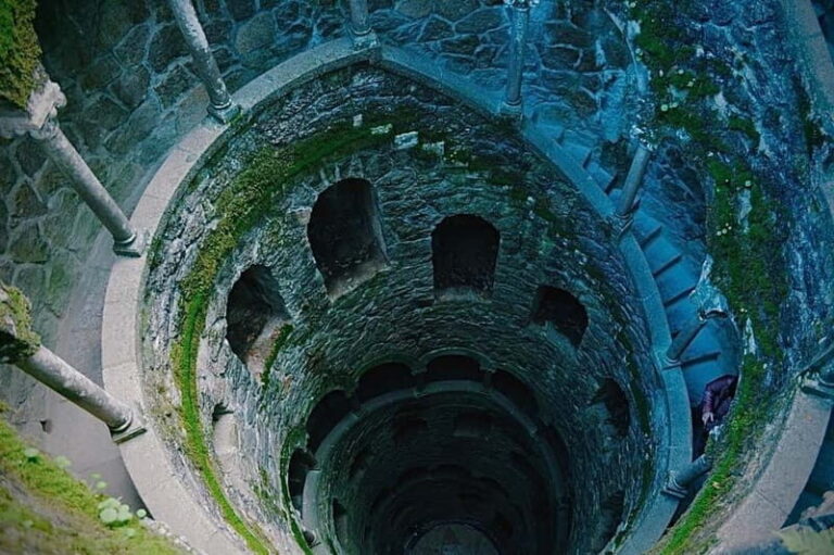 Sintra:Quinta da Regaleira Entry Ticket with Interactive App - How the Ticket and App Work