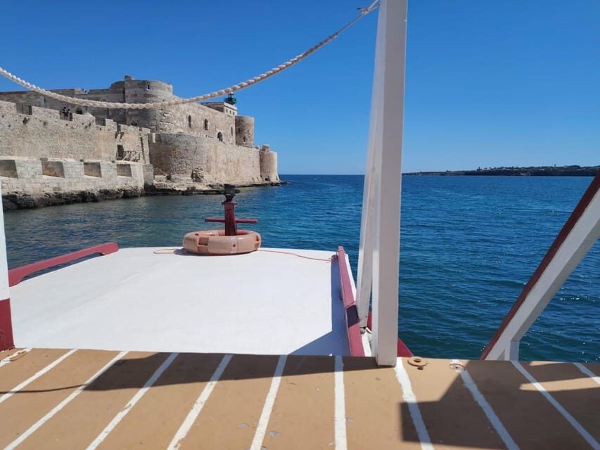 Siracusa: Ortigia and Plemmirio Boat Tour with Drinks - Drinks and Relaxation