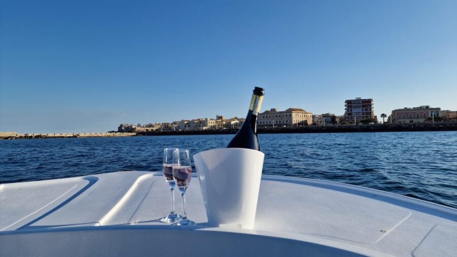 Siracusa: Ortigia & Sea Caves Boat Tour with Sunset Apertif - Logistics and Accessibility