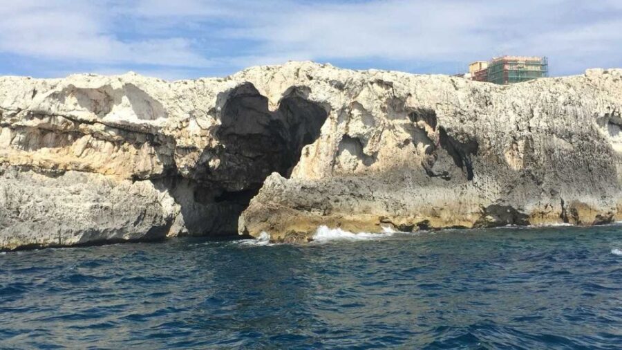 Siracusa: Ortygia Island Boat Tour with Grotto Visit - Who Should Consider This Tour?