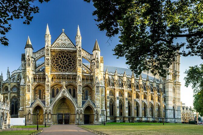 Skip-the-line Westminster Abbey London Guided Tour - The Guide Experience and Group Size