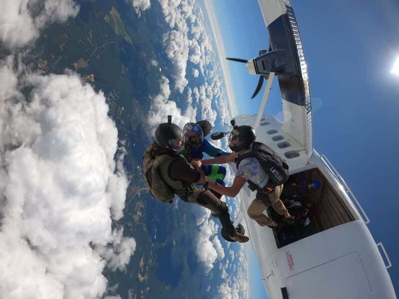 Skydive Over Barcelona 13,000ft Tandem Jump + Transport - What Makes This Skydiving Experience Special?