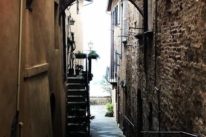 Small Intimate Group: San Gimignano - Two Wine Tours with lunch - Who Should Consider This Tour?