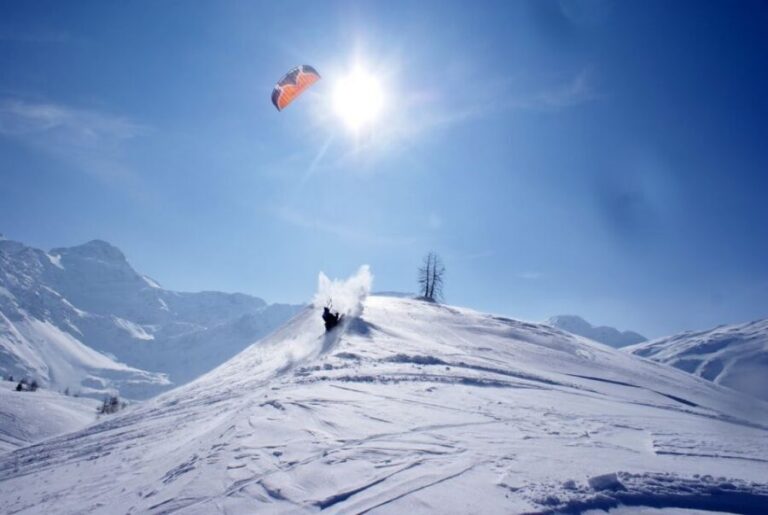Snowkiting School on the Simplon Pass - What to Expect During the Day