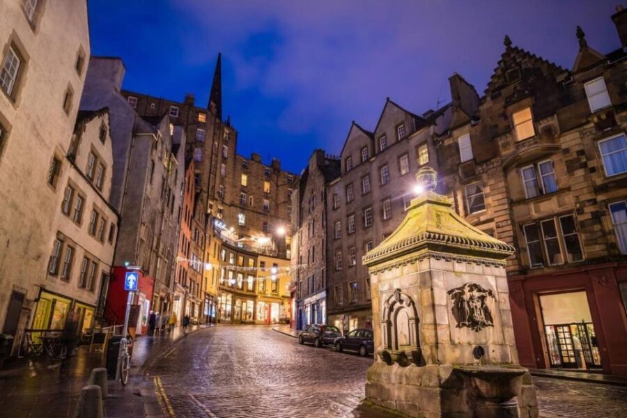 Spectral Encounters: Edinburghs Ghostly Trail - Insights from Guest Experiences