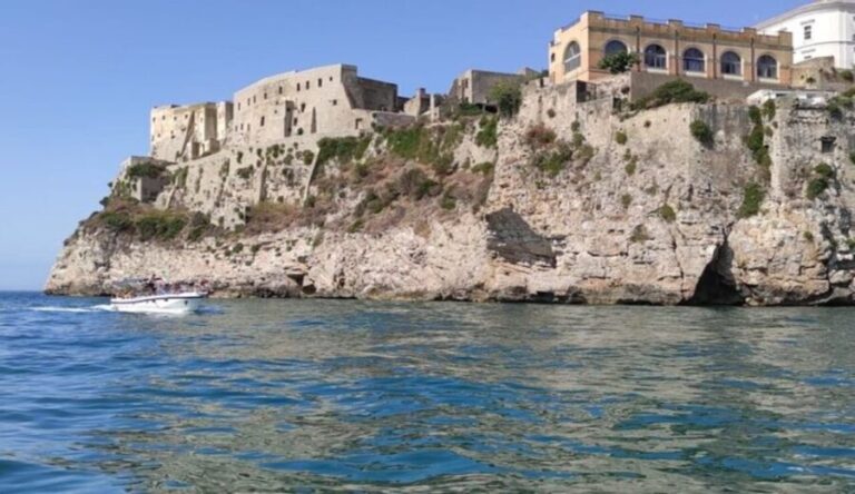 Sperlonga: Boat Tour to Gaeta with Pizza and Drinks - Comfort, Food, and Safety