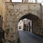 Spoleto: Old Town Guided Walking Tour - Exploring Piazza Duomo and Santa Maria Assunta
