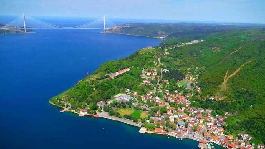 stanbul: Afternoon Bosphorus and Black Sea Cruise - Admiring Rumeli Fortress: A Photo Opportunity