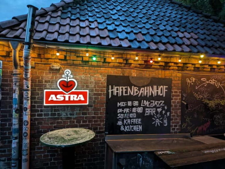 Stand-up Comedy Show Q-Bar Hamburg-Eimsbüttel - The Itinerary: A Detailed Breakdown