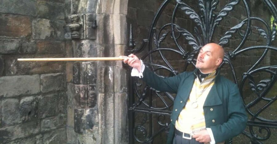 Stirling Castle and the Old Town: Private Walking Tour - The Experience and Practicalities