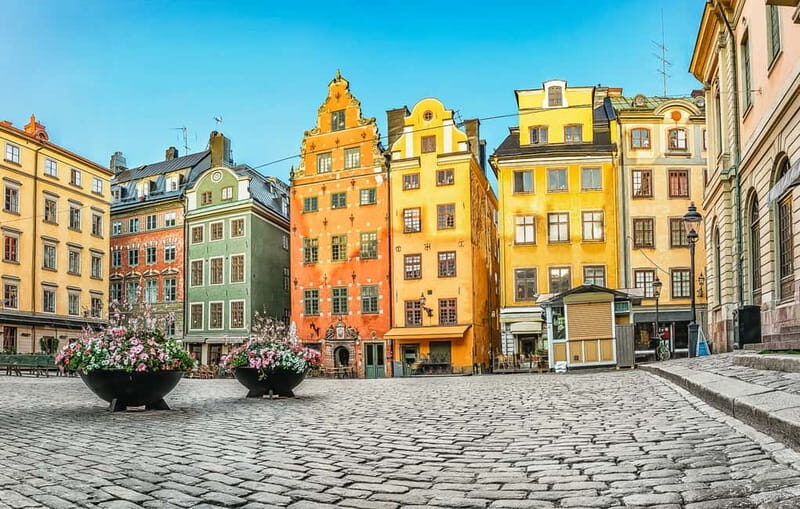 Stockholm: Old Town Walking Tour - Authentic architecture and hidden gems