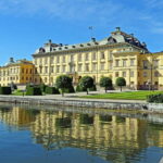 Stockholm: Old Town Walking Tour and Hop-on Hop-off Bus Tour - The Hop-On, Hop-Off Bus: Flexibility Meets Convenience