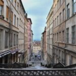 Storytelling tour of Croix-Rousse in French - The Silk Industry and the Canuts