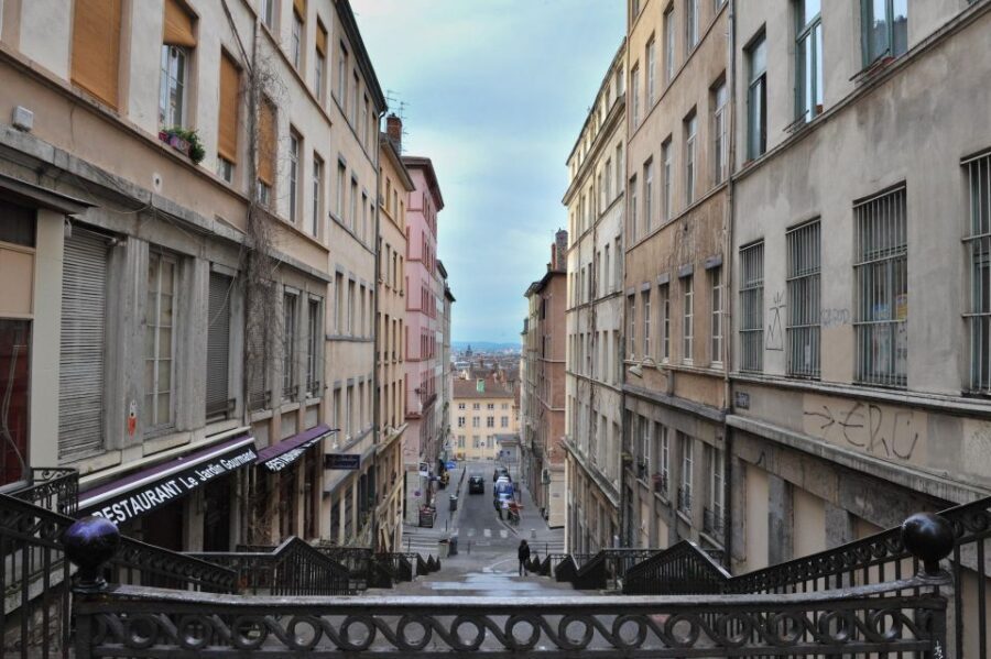 Storytelling tour of Croix-Rousse in French - The Silk Industry and the Canuts