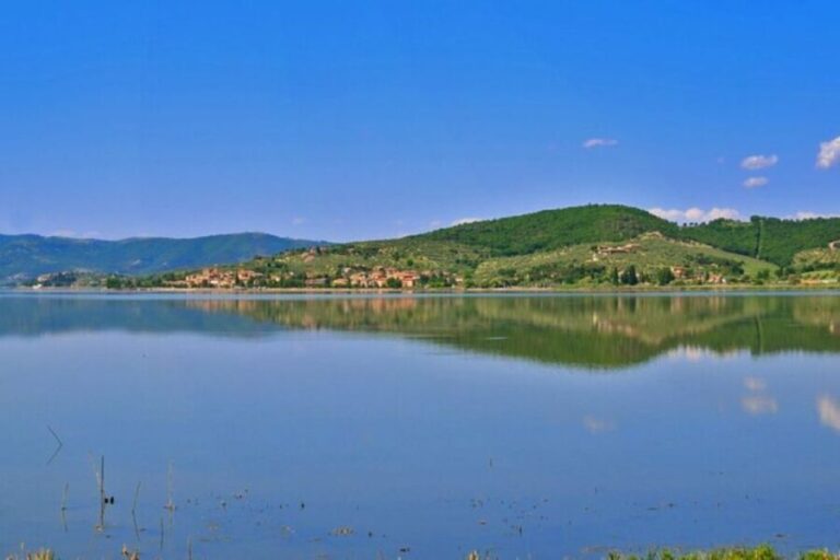 Sunset Boat Ride at Lake Trasimeno with Aperitif or Dinner - The Itinerary in Detail