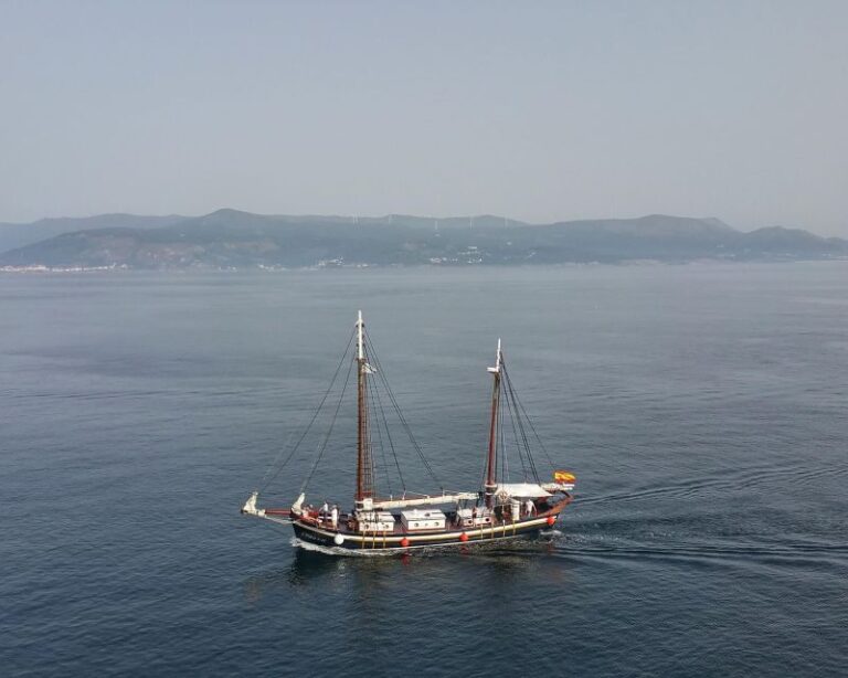 Sunset in schooner sailing Vigo ria - Who Will Love This Experience?
