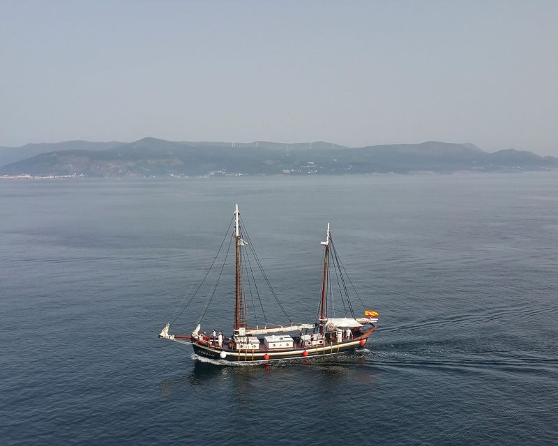 Sunset in schooner sailing Vigo ria - Who Will Love This Experience?