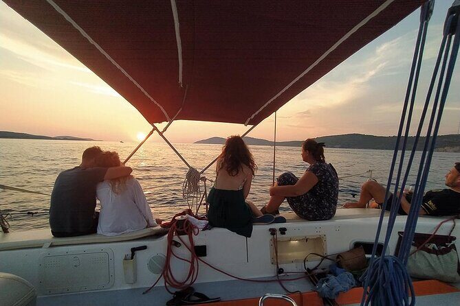 Sunset Sailing Tour on the Pakleni Islands - Who Should Book This Tour?