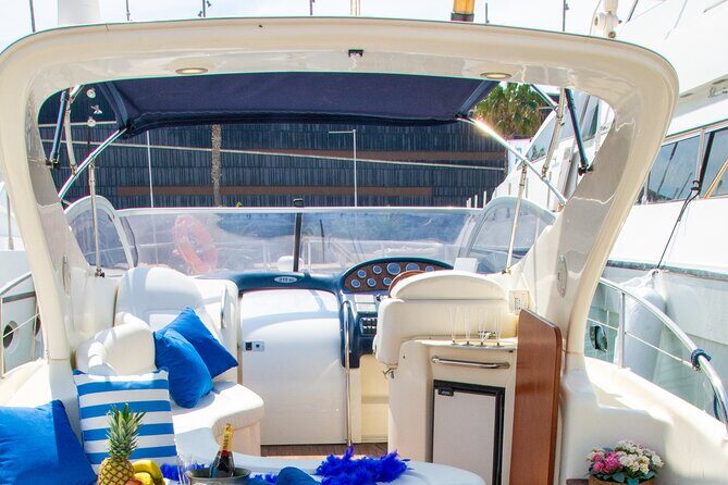 Sunset yacht ride in Barcelona + snacks and drinks - Why This Yacht Ride Works