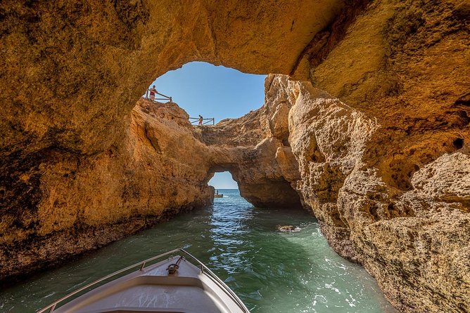 Superb Private caves tour with highly skilled skipper - Key Points