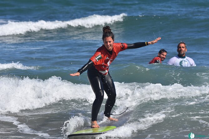 Surf class in Famara 9:15-12:00 or 11:45-14:30 (2h class) - Key Points