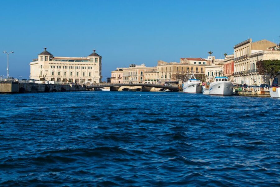 Syracuse: Ortigia Island Boat Tour with Lunch and Wine - The Itinerary: What to Expect Step-by-Step