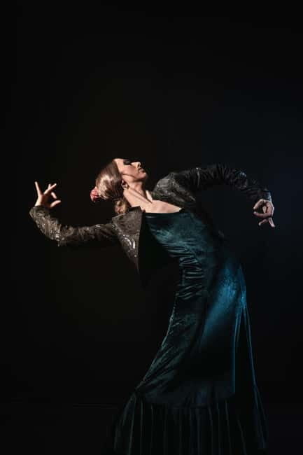 Tablao Flamenco La Exclusiva in Seville and Tinto de Verano - What Makes La Exclusiva Different?