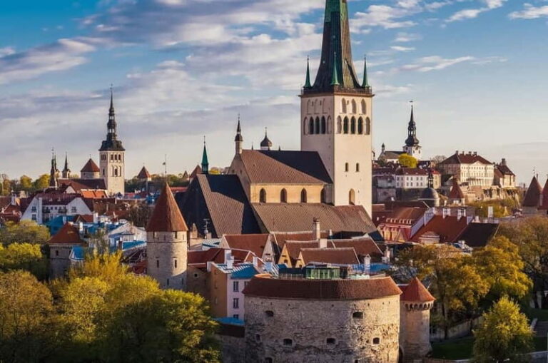 Tallinn: Audio Self Tour Guide with 10 Sightseeing Points - The Breakdown of the Itinerary