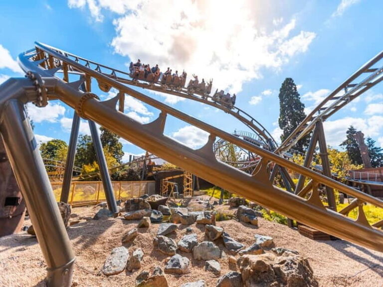 Tamworth: Drayton Manor Resort Theme Park & Zoo Experience - What to Expect During Your Visit