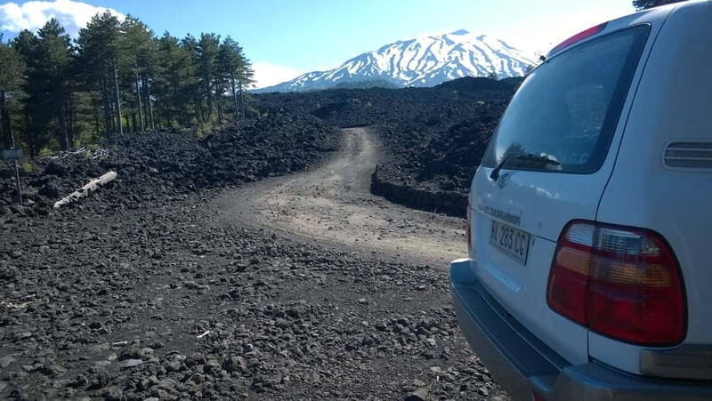Taormina: Etna off-road 4x4 - Transportation and Group Size