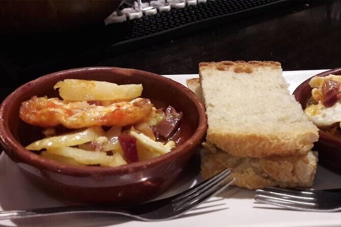 Tapas tasting with drinks at Santiago Old Towm - Drinks: Customizable and Local