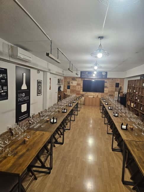 Tasting 3 glasses of wine + 3 tapas - Discovering Madrid’s Wine and Food in One Sitting