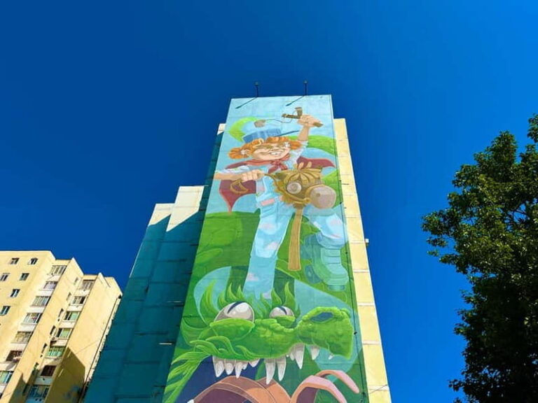Tbilisi: 100+ Graffiti & Murals, Street Art Guided Tour - Perfect for